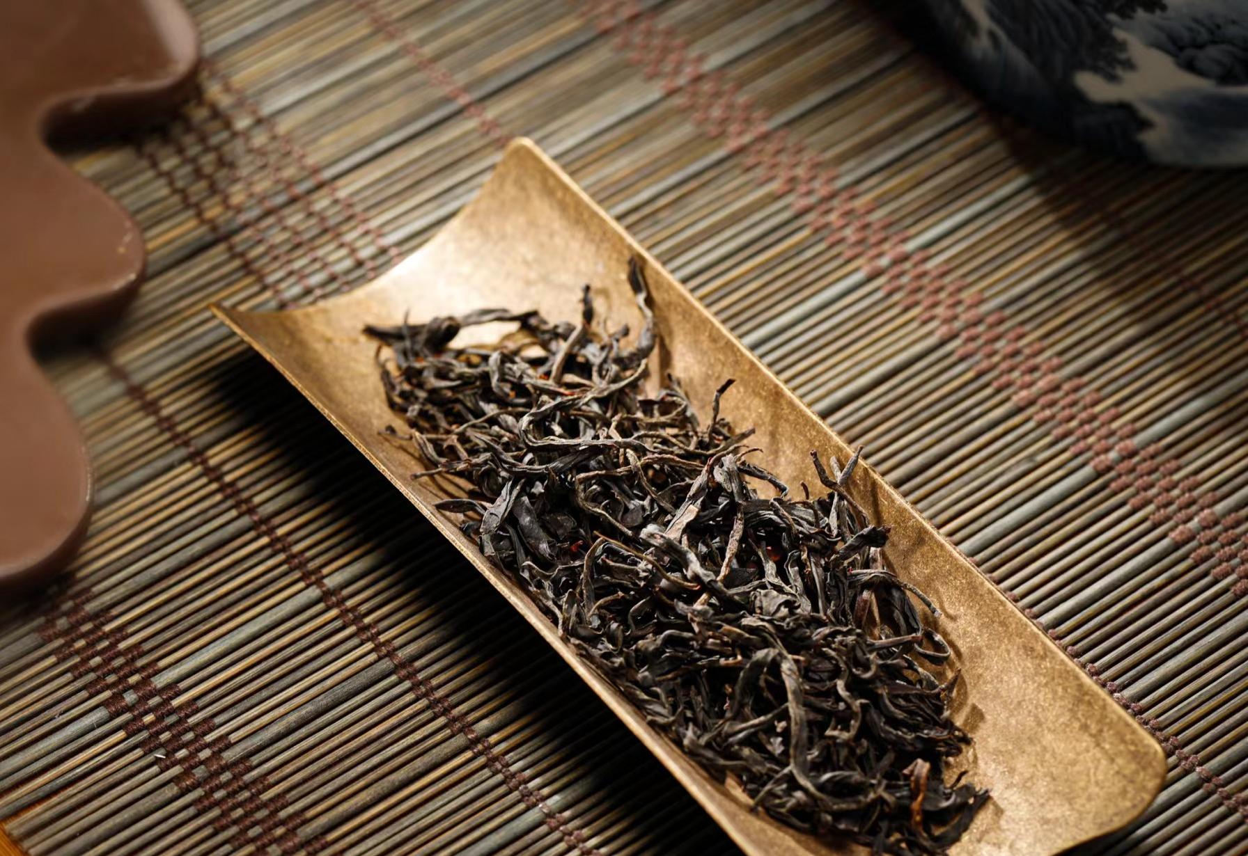 Guide to Oolong Tea Types - FONG'S TEA