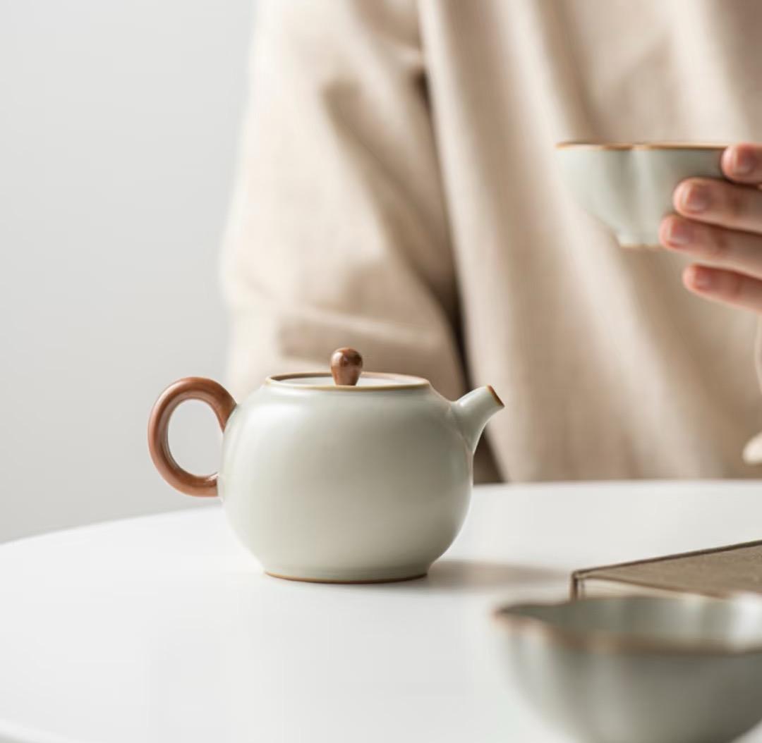 The History of Tea Pots - FONG'S TEA