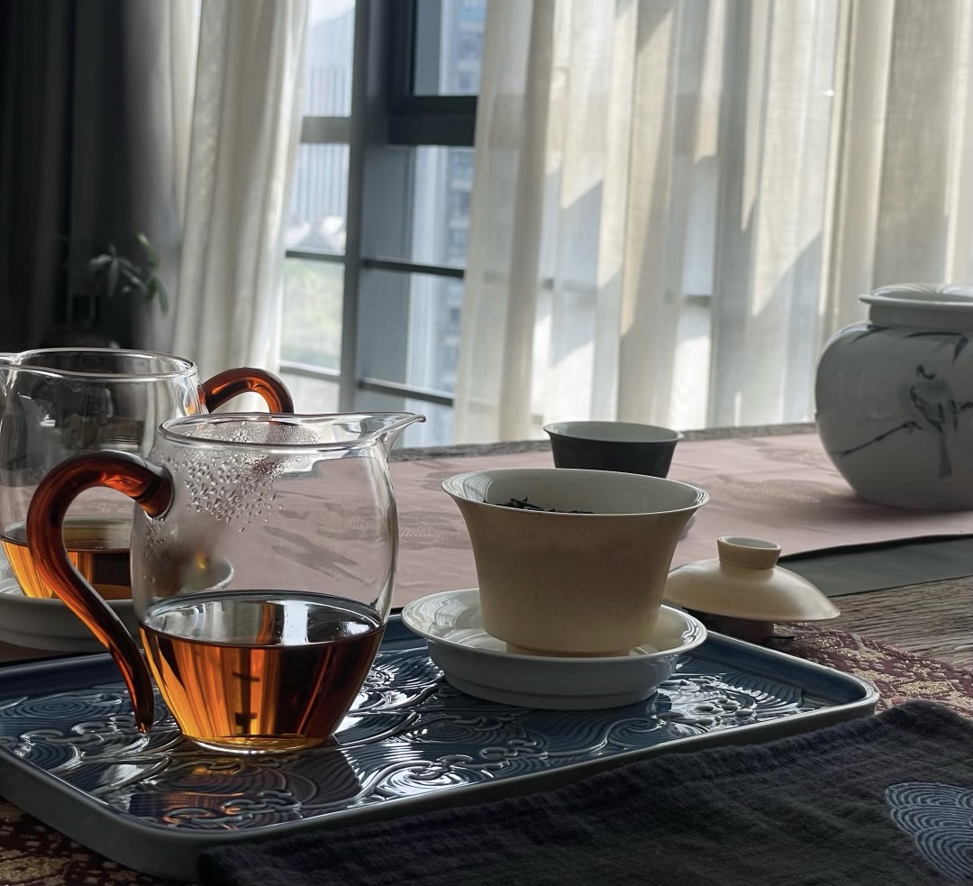 Mindful Tea Drinking: The Art of Daily Gaiwan Rituals - FONG'S TEA